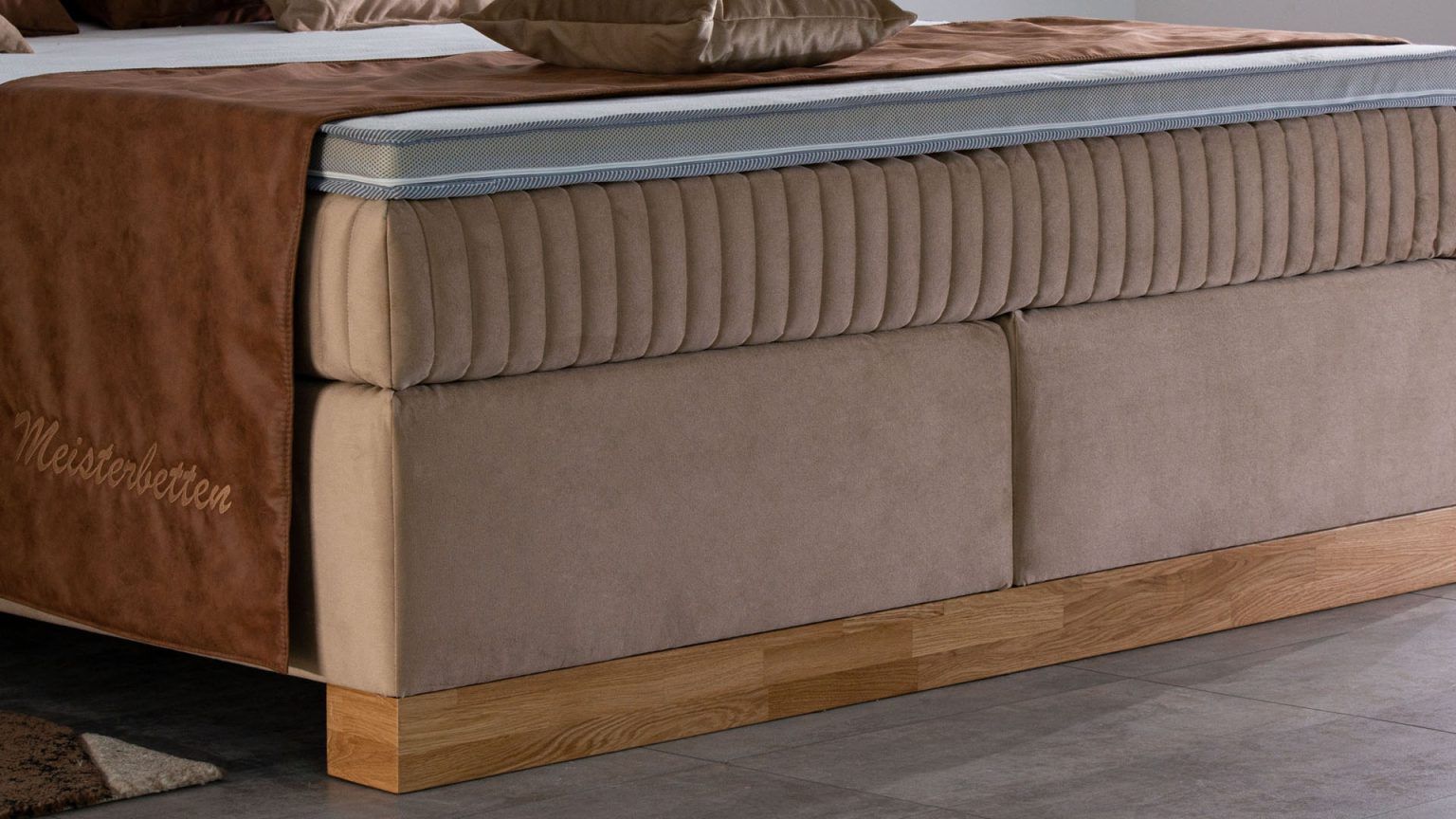 Boxspringbett Modell Genf 180 x 200 mit Holz - Gratis Lieferung und Aufbau